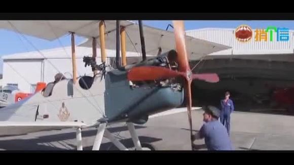 1912年的螺旋桨飞机,引擎启动后依旧那么迷人