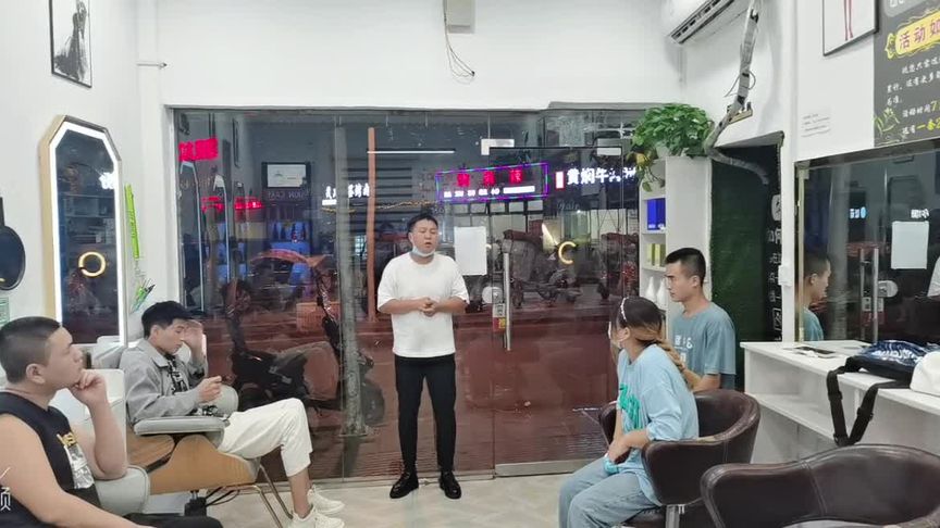 #网红美发店 #认真工作的样子 #520hair #8月月底总结会议