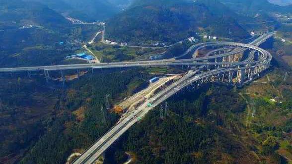 30秒丨四川省交通运输厅:今年全省高速公路通车总里程力争达8000...