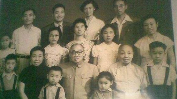 当年第一个提出计划生育的人,却娶了一妻一妾,小妾小他22岁