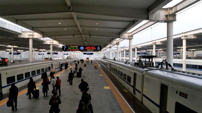 从重庆坐车去丰都鬼城景区,高铁动车一个小时就到了