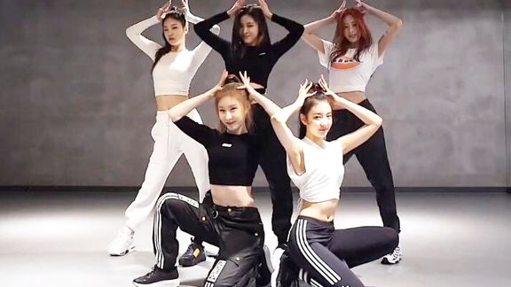 TWICE师妹团ITZY出道曲舞蹈练习室版MV首播,plmm们舞力超凡