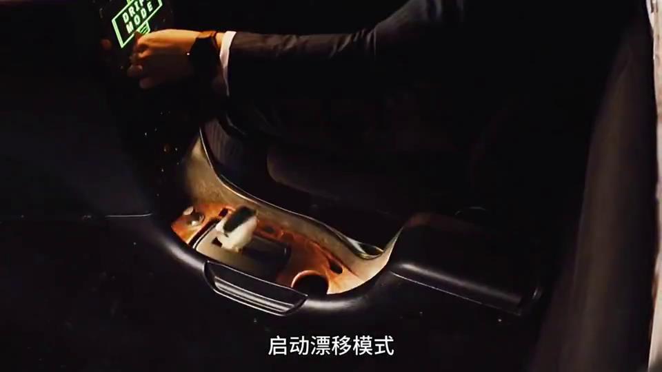 有个能控制红绿灯的朋友,简直不要太爽