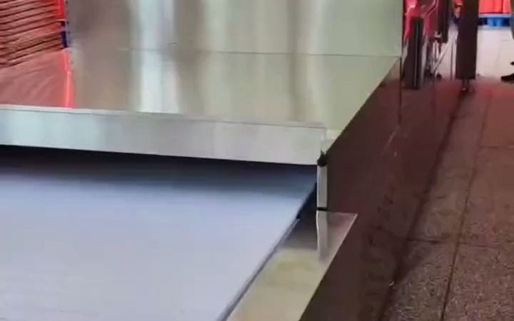 ...盒饭加热微波隧道炉是什么样子的?来看看视频你就知道啦,餐饮设备,...