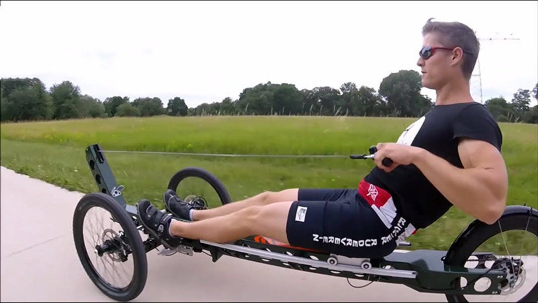 骑单车不用脚?老外发明划船自行车,躺着用手骑回头率100%