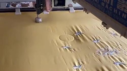 原来我们买的蚕丝被,就是这样做出来的,根本不值那么多钱!