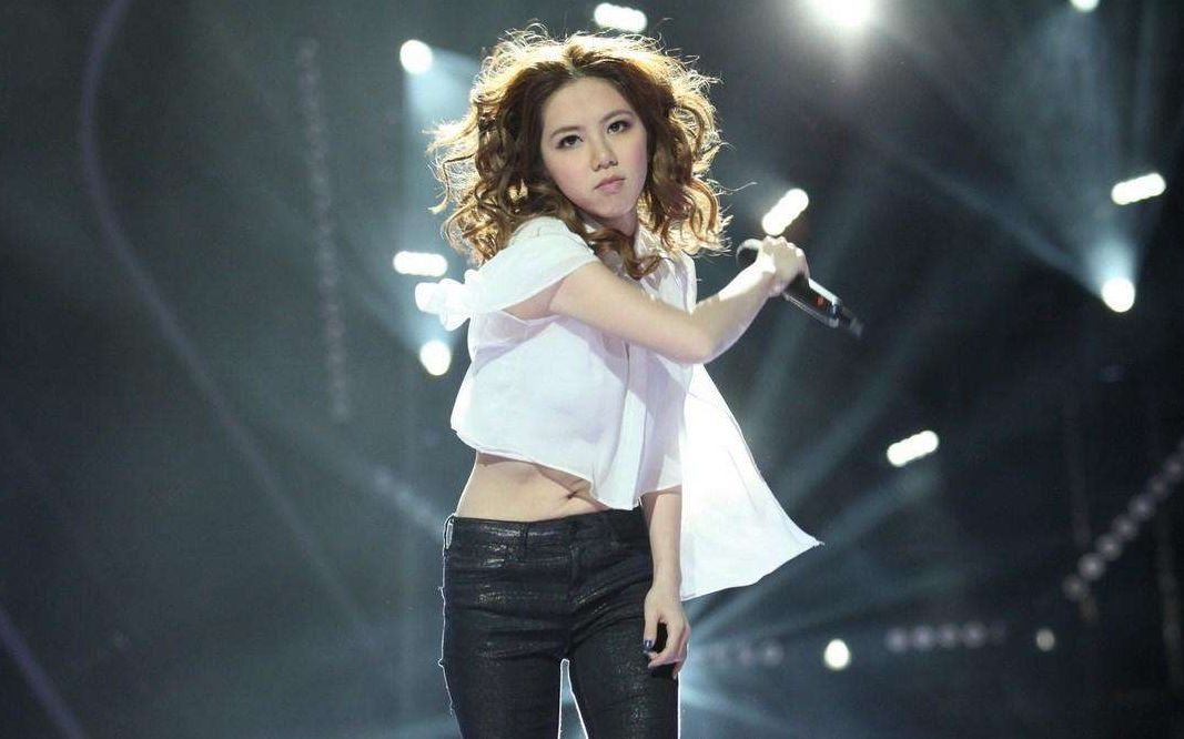 唱歌教学:汪峰的《存在》为什么只有邓紫棋能唱上去?巨肺小歌后不是...