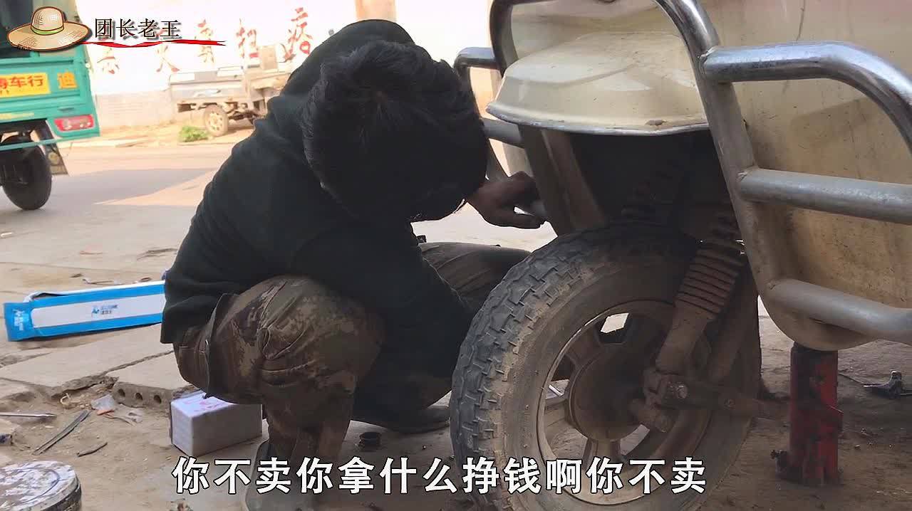 农村小伙在家修电瓶车,没想到生意火爆,比种地收入高太多!