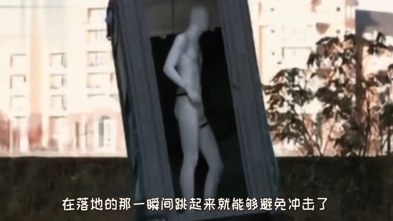 电梯坠落快要触底时,跳起真能救命?动画演示全过程,真涨知识