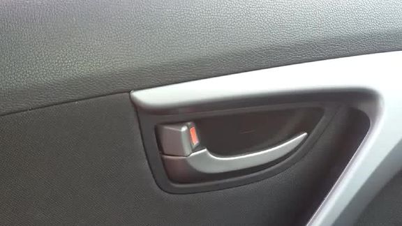 朗动15款自动时尚型,落地锁需要手动开关.【来自懂车帝车友圈】