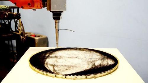 拥有特殊算法的机器人,用绕线的方式绘画,结束结果太惊艳