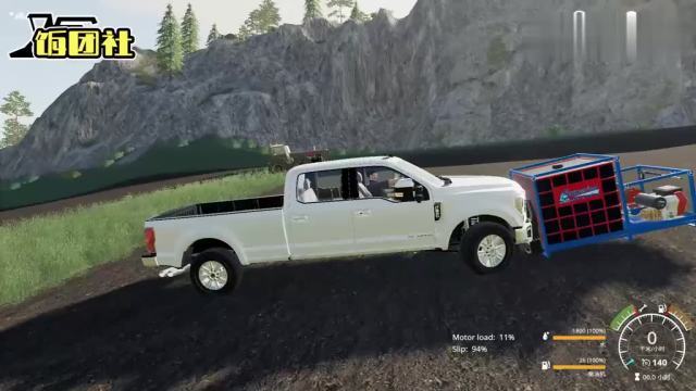 模拟农场19:刚犁完的农田土太软,皮卡开进去就被困住