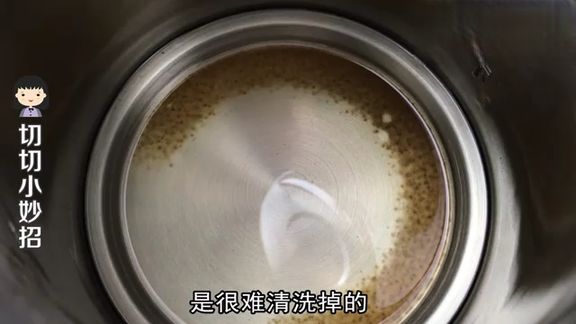 不管水壶水垢有多厚,只需壶里撒一把,水垢自动脱落,干净如新