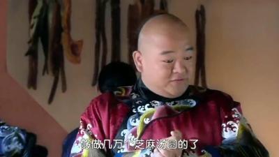 桂嬷嬷看到很多大人物都来看紫薇,心里觉得很奇怪