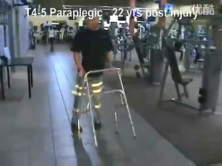 截瘫者使用助行器行走 演示9