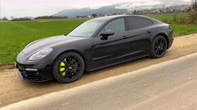 新提2019款保时捷Panamera Turbo S,车门打开那刻才是心动的开始