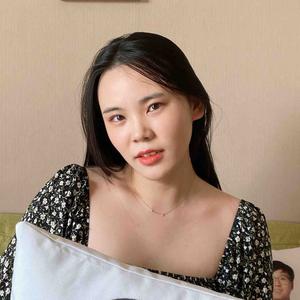 不会化妆的阿叶 