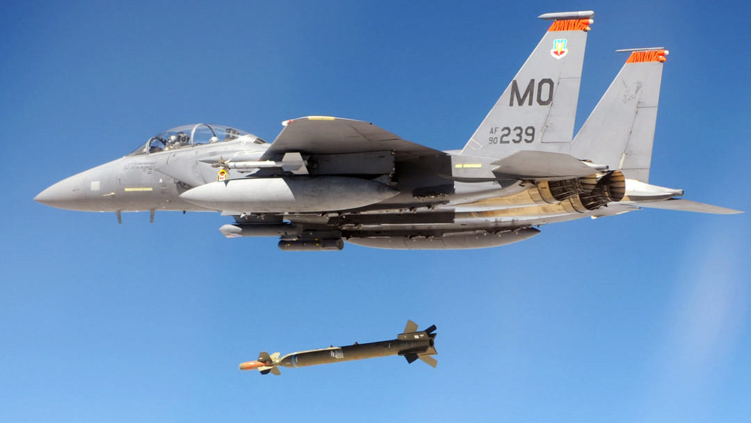 现代战争流行的外科手术式空袭打击 离不开这款先进激光制导武器