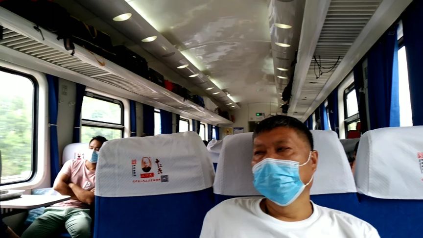 中原马大姐在家憋了五个月,终于坐上了发往桂林的火车。