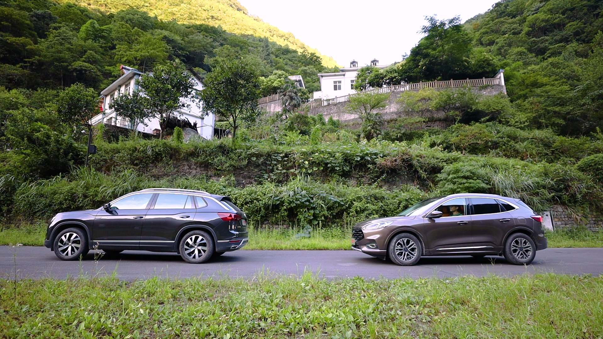 主动刹车真的管用吗?这家剧组告诉你:想撞都难!