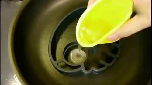 牛人自制奇特模具,用来煎鸡蛋,成品都不舍得吃了