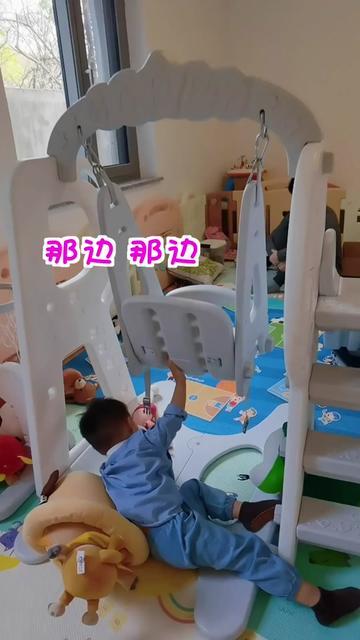 两岁宝宝第一次骑电动车,这么猛的宝宝你见过吗总监奶奶在家带娃日常