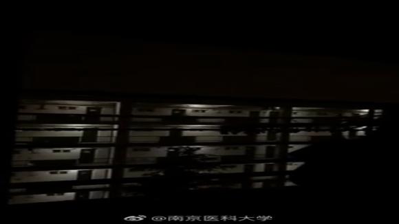 初雷地图、乱穿衣地图、寒潮预警Rap,春姑娘“发作”,@中国天气皮...