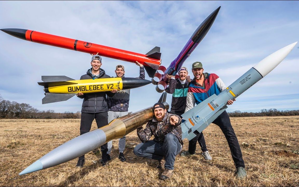 老外真会玩系列!模型火箭大战!这生活是每个男人的梦想!