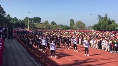 运动会班级入场表演,同学们简直多才多艺