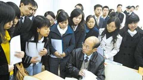 我国中职生就业率高于90% 远超高校毕业生