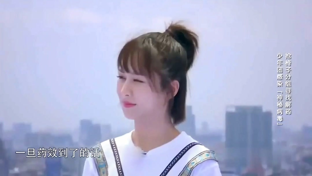 杨紫开心得转圈圈,张一山一脸看着,旁边的任嘉伦要看不下去了