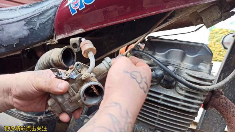 化油器十年没动过了,拆开看脏不脏,强迫症犯了