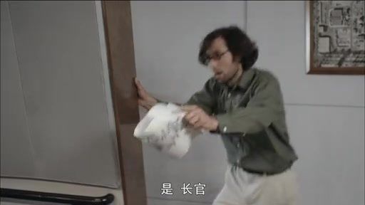 突发洪灾,一瞬间两人连车被水冲走