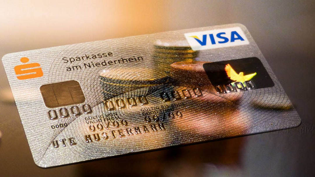 家里的旧银行卡不要随便扔了,有的卖到45万!快看看你有没有