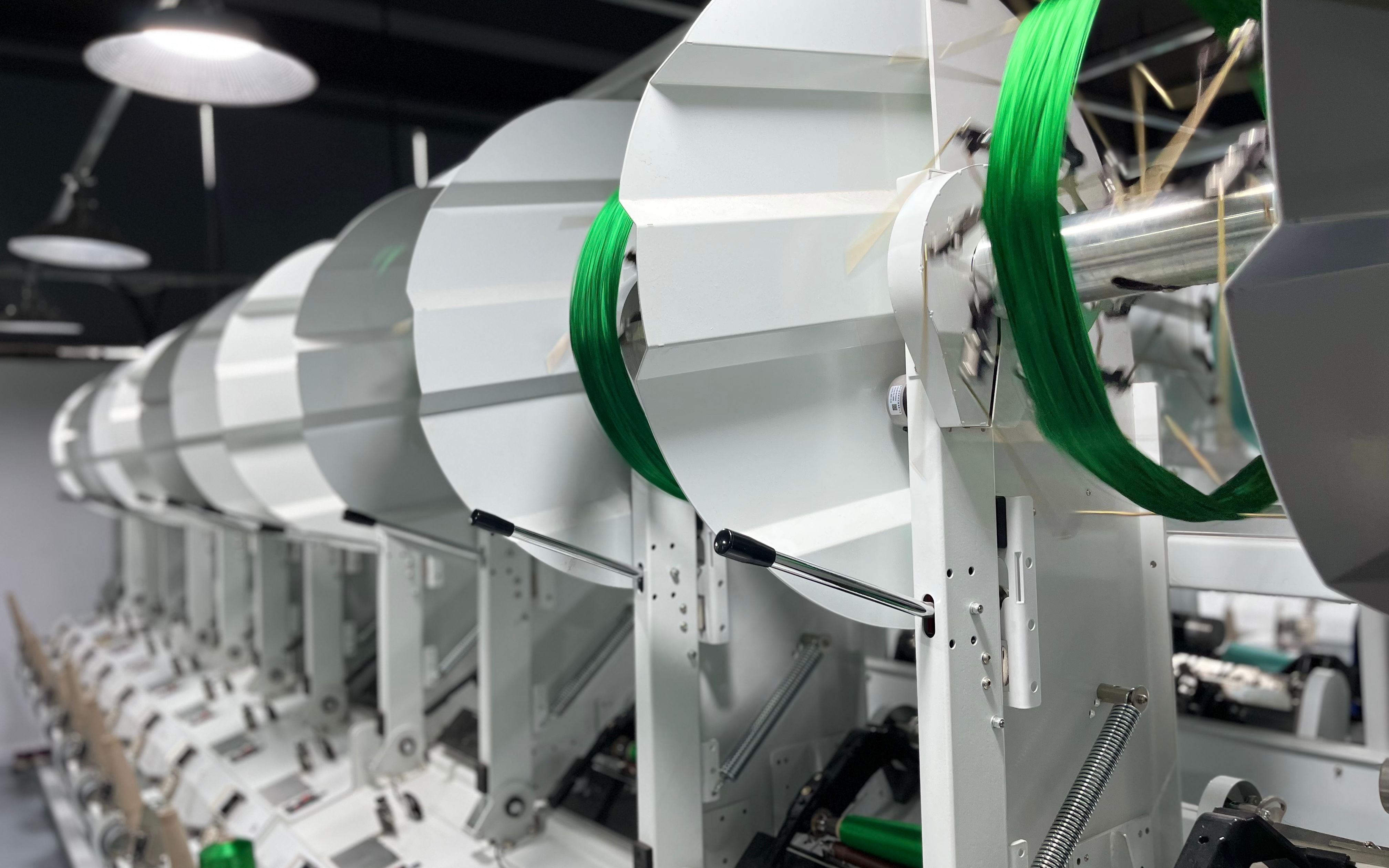 纺织工厂-纱线生产过程-倒筒工序-仰世纺织