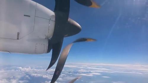 往飞机窗外一看,还以为是飞机螺旋桨叶片掉了,怎么解释