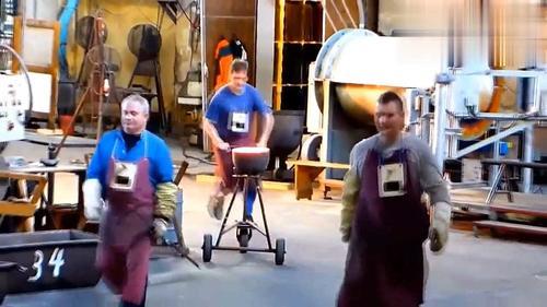 实拍德国工厂玻璃制作过程,网友:这跟摊煎饼差不多呢