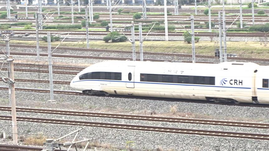 实拍,CRH380B型动车到达成都东站,CHR1A型动车成都东站发车