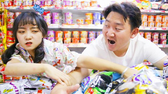 小伙超市买东西老中奖,没想是因拥有透视眼,老板的做法太逗了