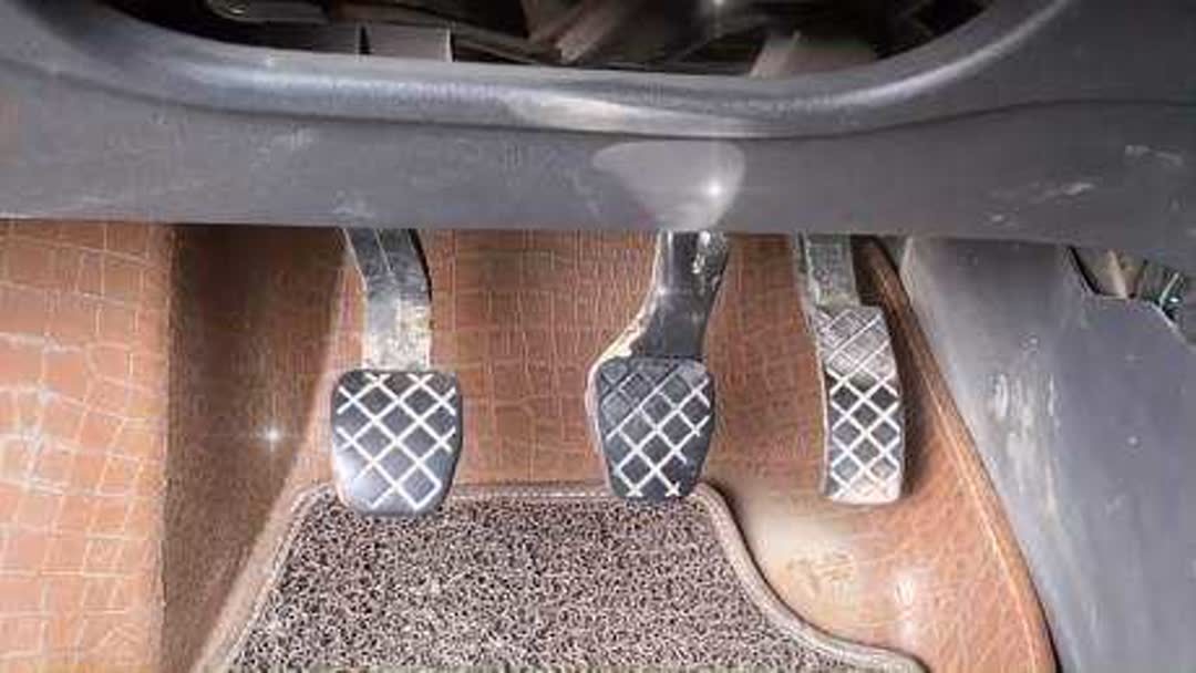 老教练教你科目三离合的使用,别再最简单的地方扣分!