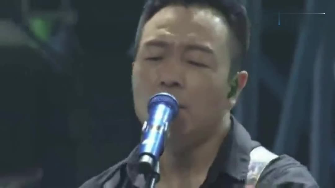 史上最好听的演唱会版本《曾经的你》,许巍引全场大合唱,震撼