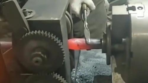 网友:麻花钻头制造好简单