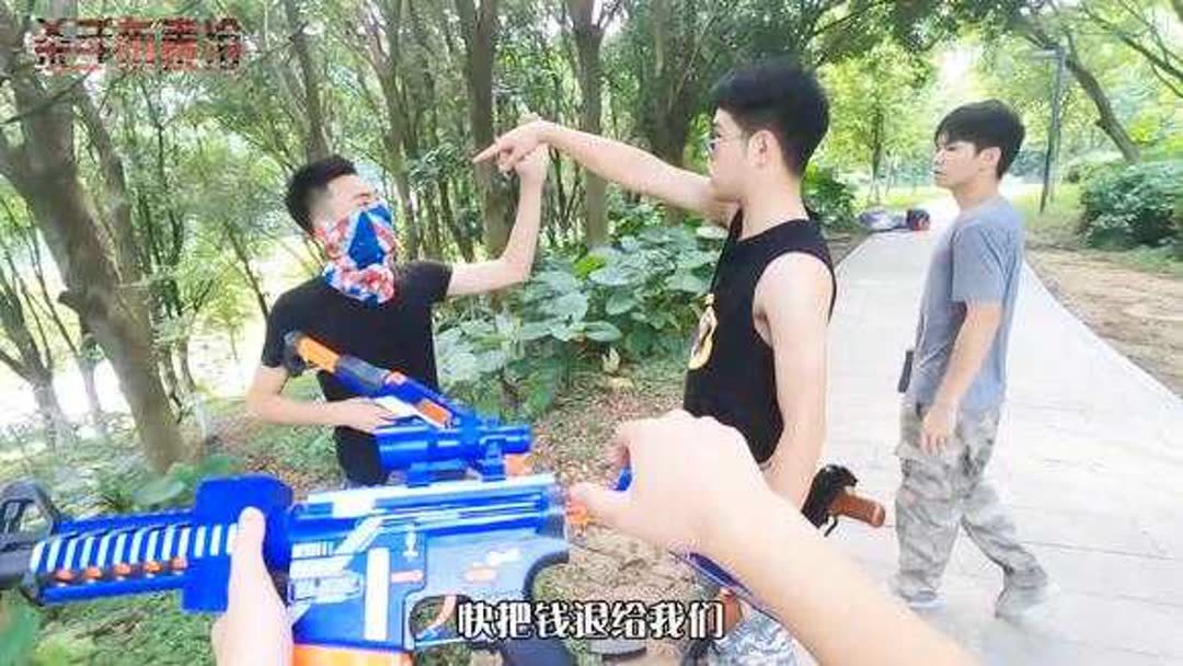 真人搞笑CS:黑心武器商居然卖烂装备,布泰冷组织受害者维护权益