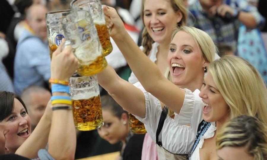 俄罗斯重要的文化习俗,竟和中国传统一致,还直呼:羡慕中国人!