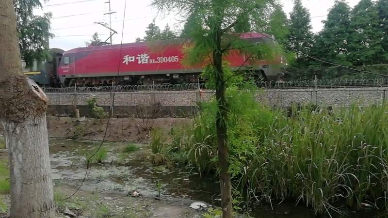 杭州到西安的Z86次列车通过沪昆铁路