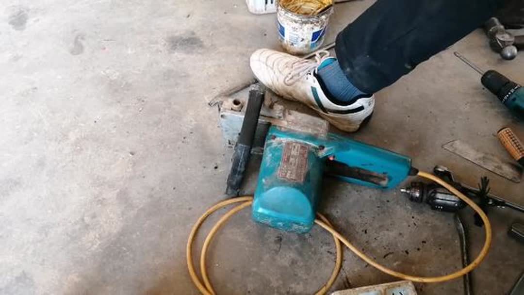 电锯碳刷坏的快什么原因?华哥教您一招,这里换掉包你碳刷耐用!