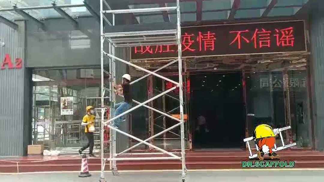 爬上双宽铝合金脚手架高空作业设备的正确方法