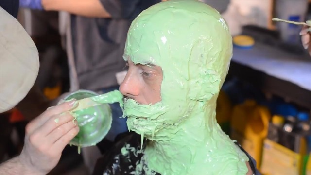 国外小哥制作雕塑是这么制作的啊!