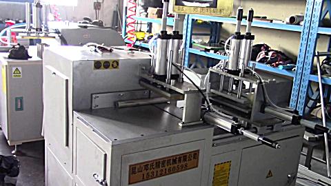 铝合金切割机DS400带限位气缸全自动铝管下料机视频