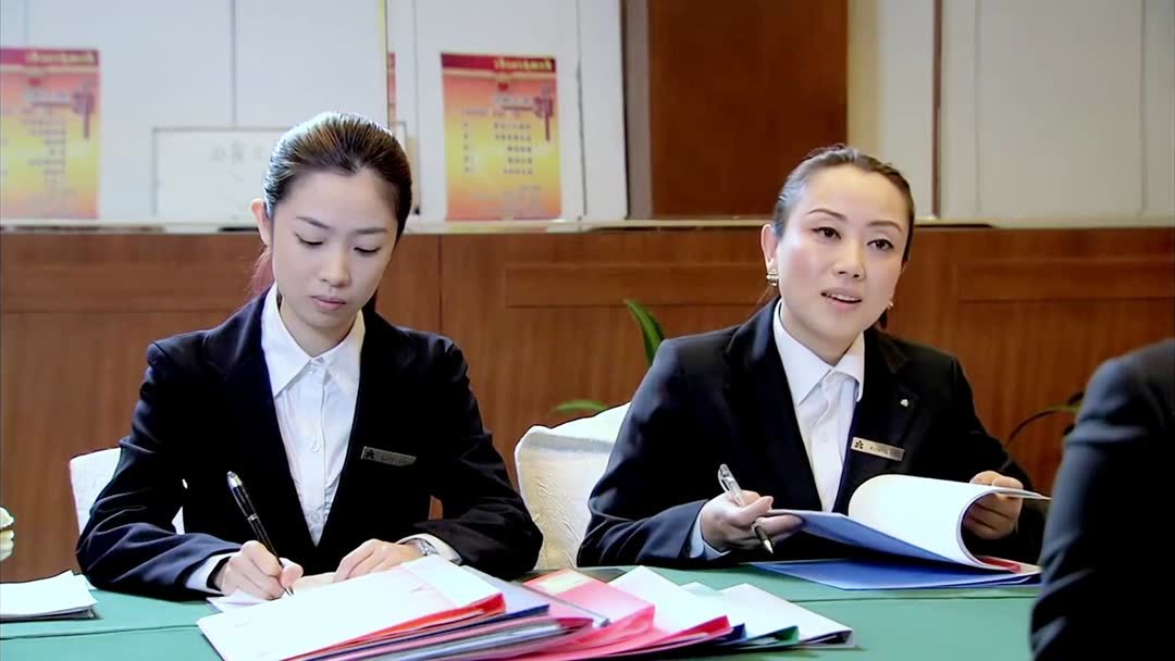 东海风应聘电脑经理的职位,谁知人家说他形象很符合门童